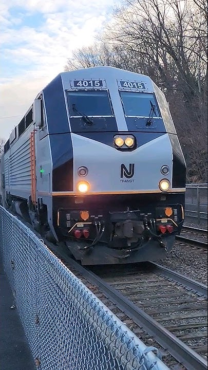 NJT PL42AC 4015 Unrestricted K5LA horn (Crossing Sequence) - YouTube
