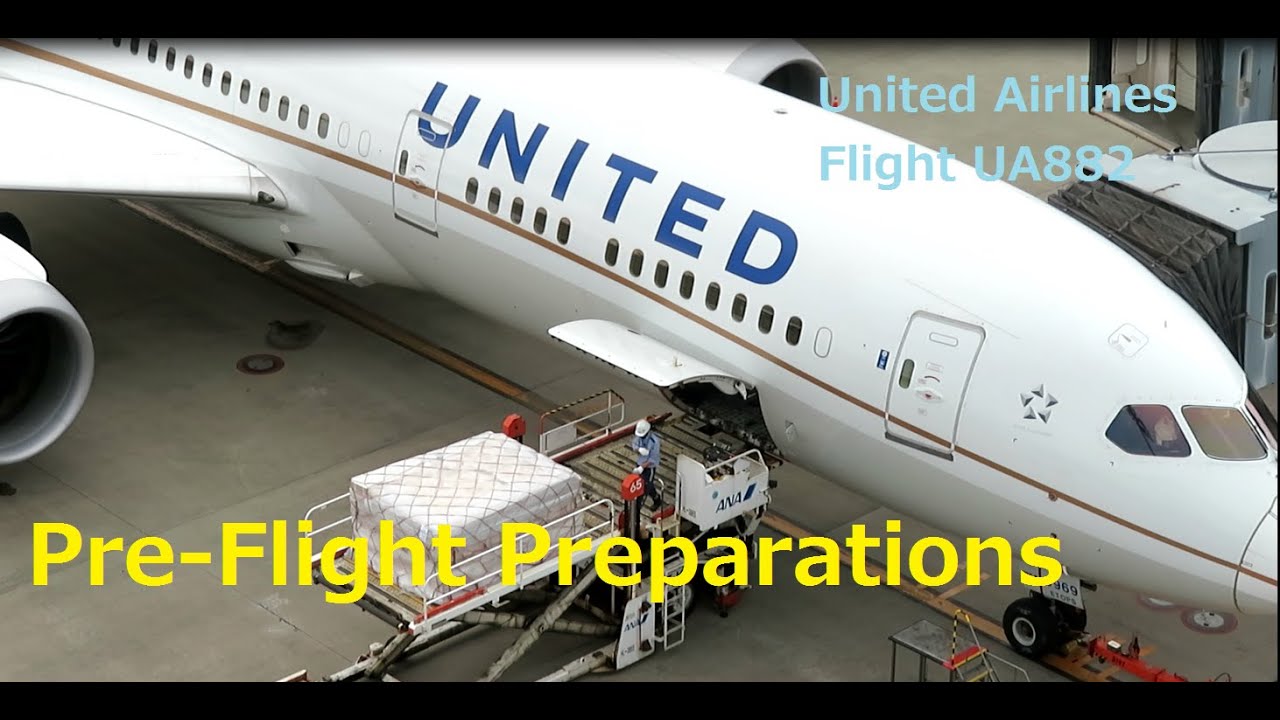 United Airlines Pre-Flight Preparations before Flight UA882 羽田空港を出発する前の ...
