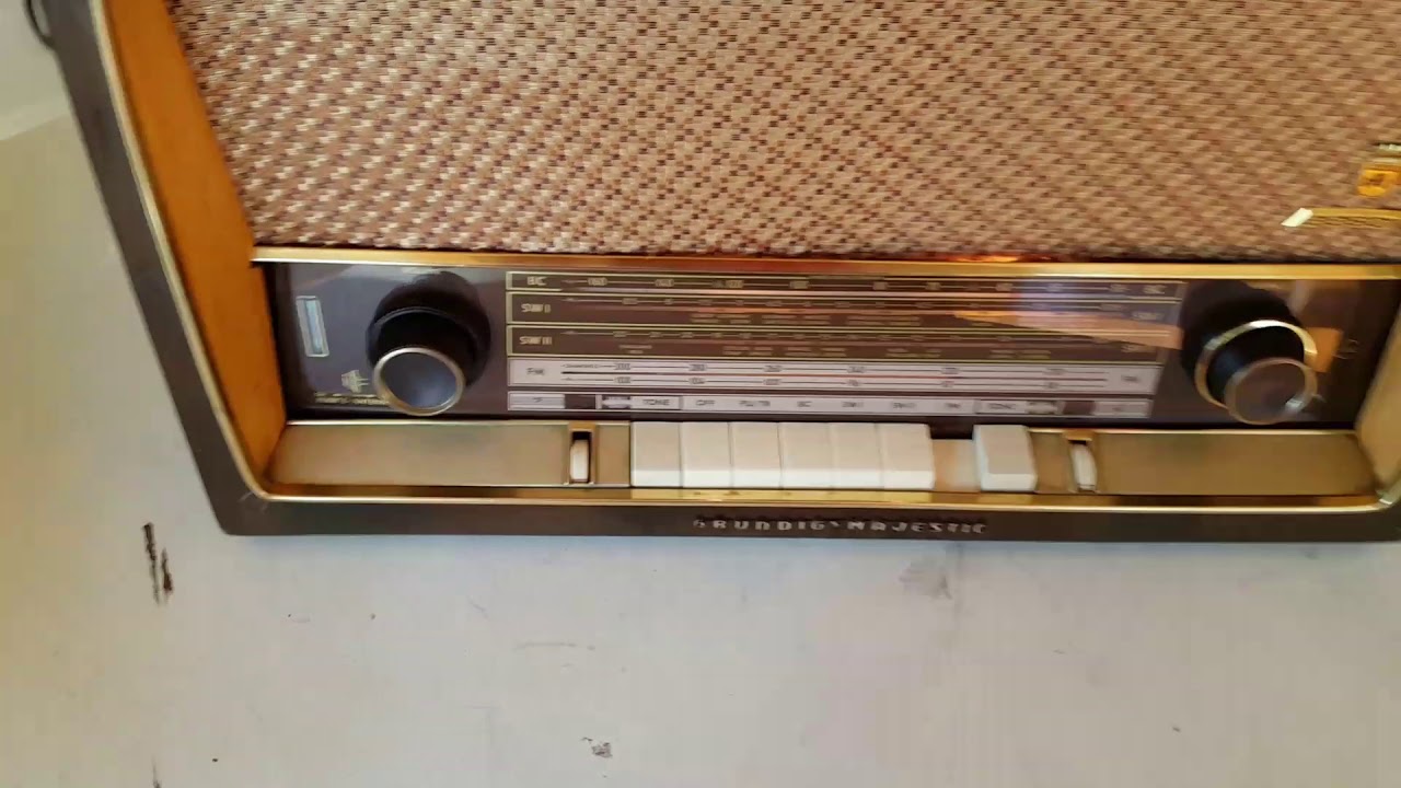 Restored Grundig Radio AM/FM - YouTube