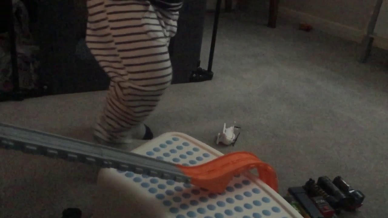 Godzilla vs Thomas - YouTube