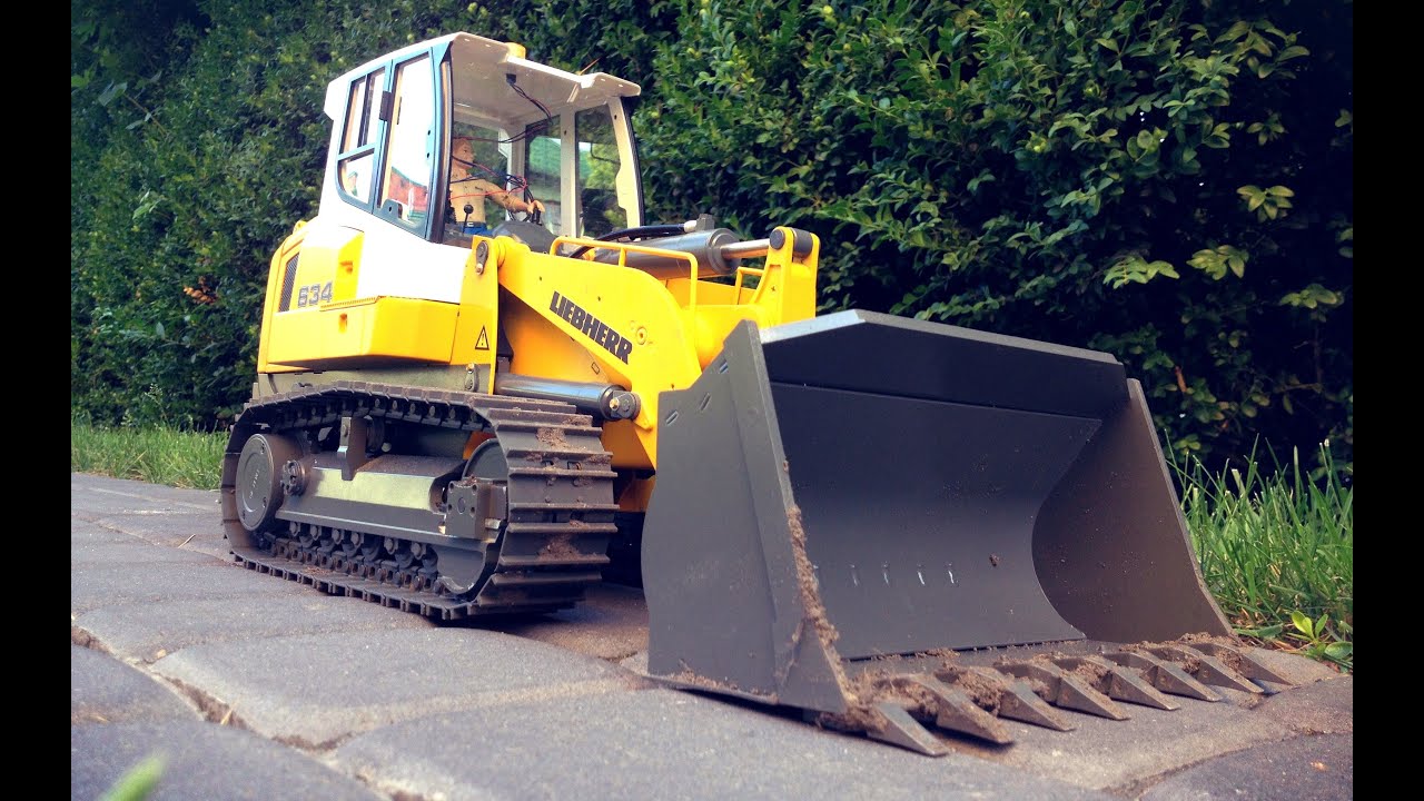 RC Liebherr Crawler Loader LR 634 Litronic - First Person View - YouTube