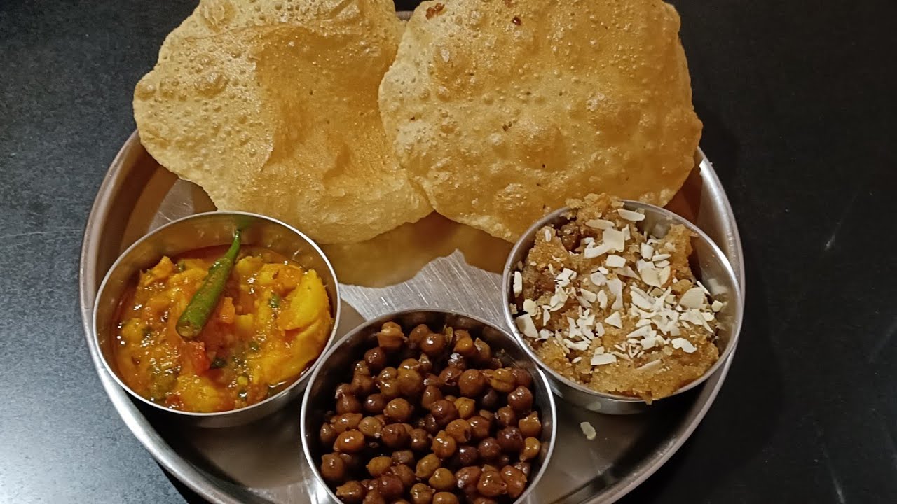 Astami bhog ki thali | halwa kale chane aloo ki sabji poori. || - YouTube