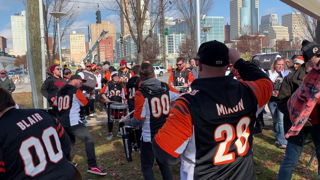 2019 Bengals Growl back together again at Bengal Jims! - YouTube