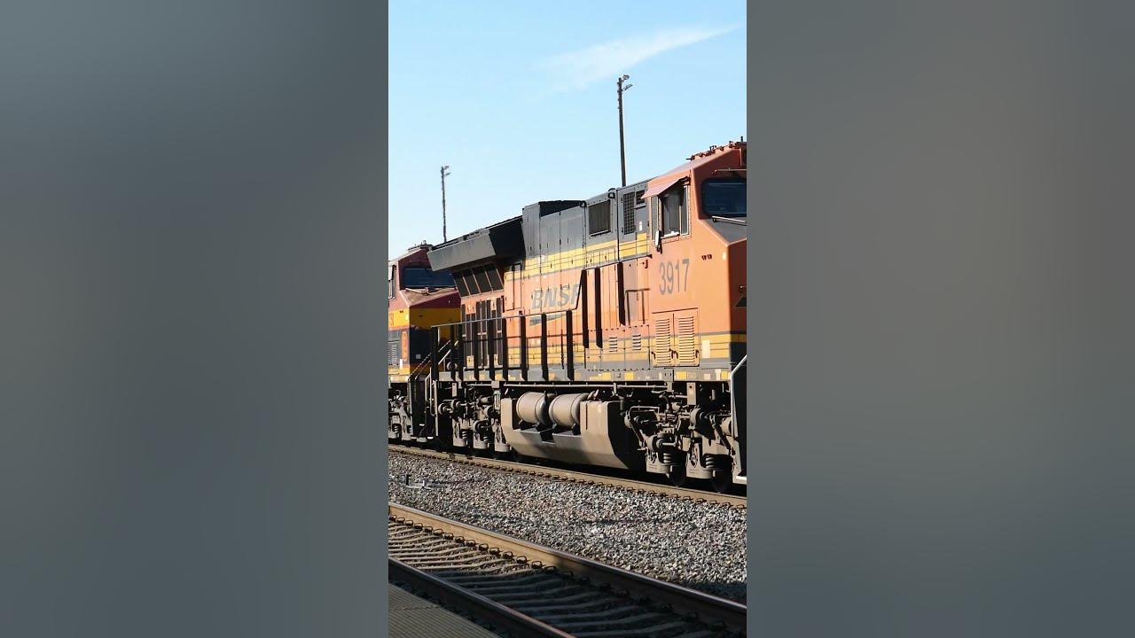 BNSF 3917 EB S-LBELPK SB STATION 1-14-2024 #bnsftrains #railway #railroad - YouTube