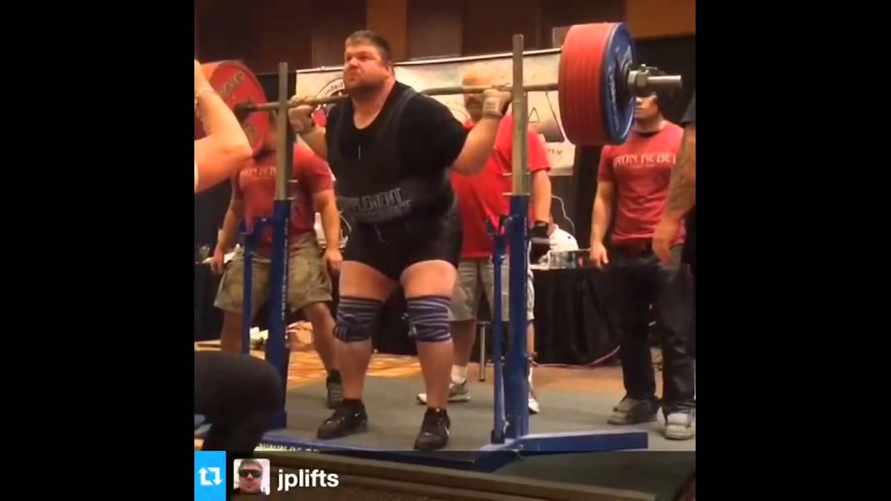JP Price With An EASY 832 Raw Squat - YouTube