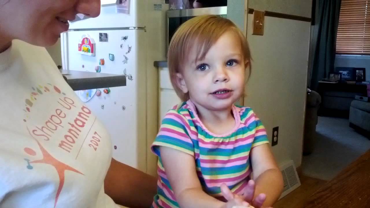 Isabella sings ABC and Twinkle Little Star - YouTube