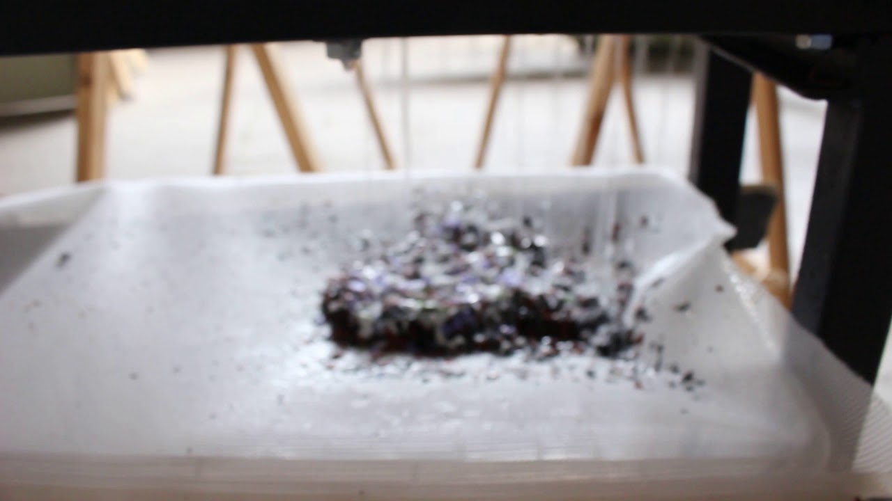 Water cleaned shredding - YouTube