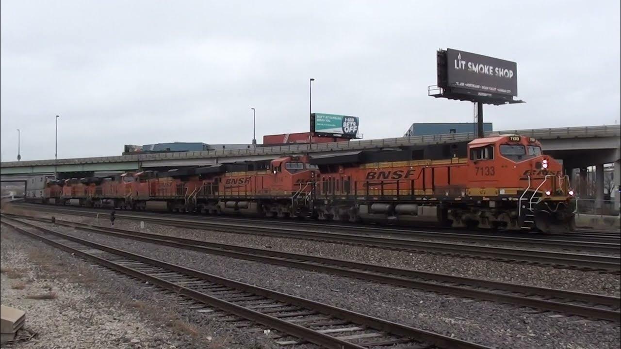 BNSF #7133 Leads EB Intermodal. Kansas City, MO 12/23/23 - YouTube