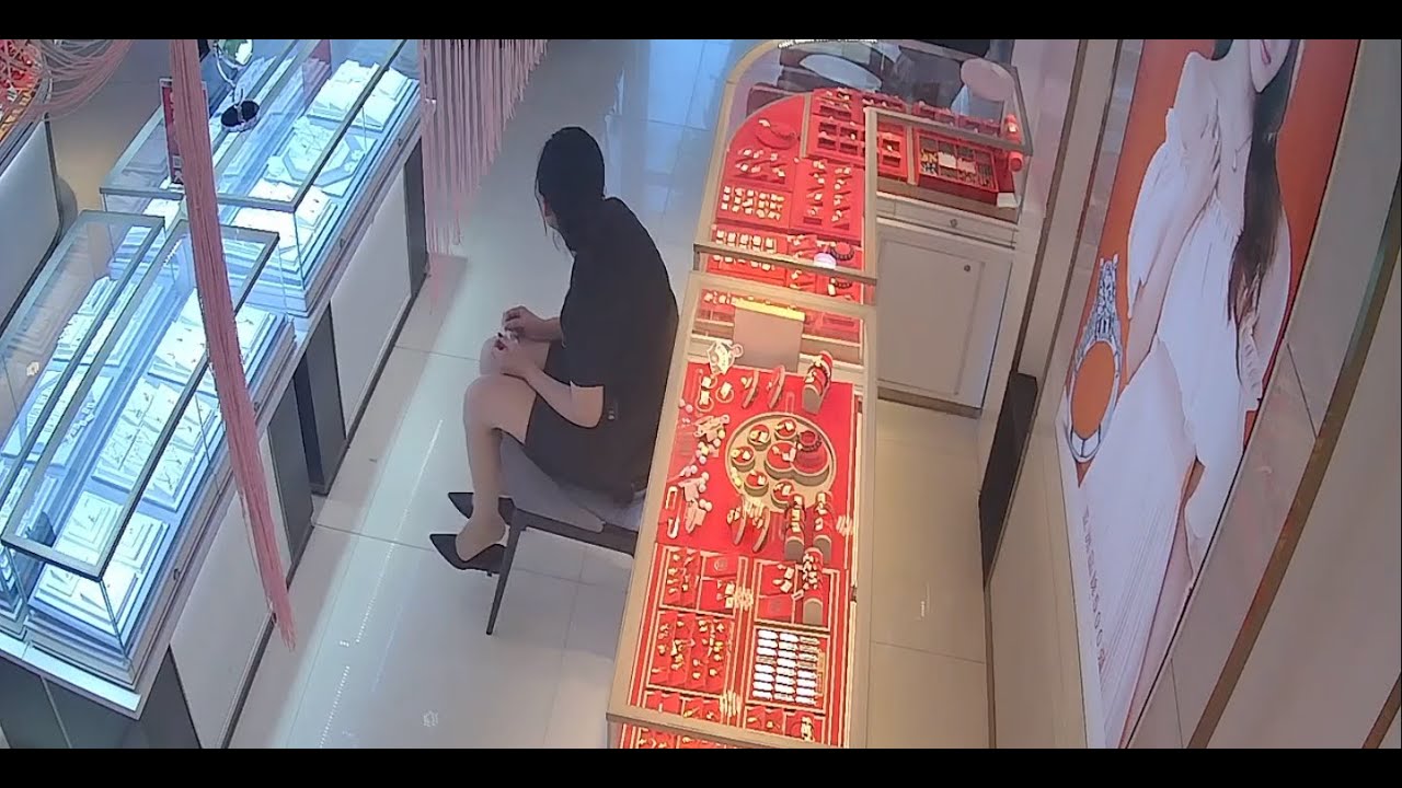 Jewelry store hostess great dangling shoeplay - YouTube