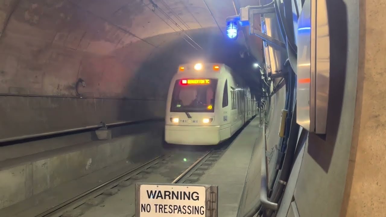 TriMet MAX trains of August 22 2022 - YouTube