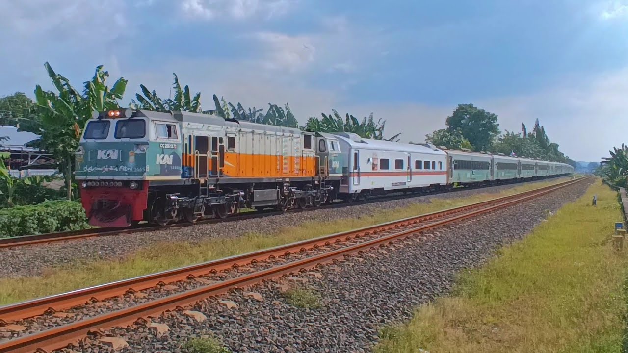 KERETA API INI MEMBAWA KAWIS BALI!!! KOMPILASI HUNTING DIPERLINTASAN ...