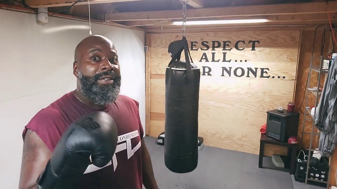 How to jab off the back foot with speed and good foot placement. - YouTube