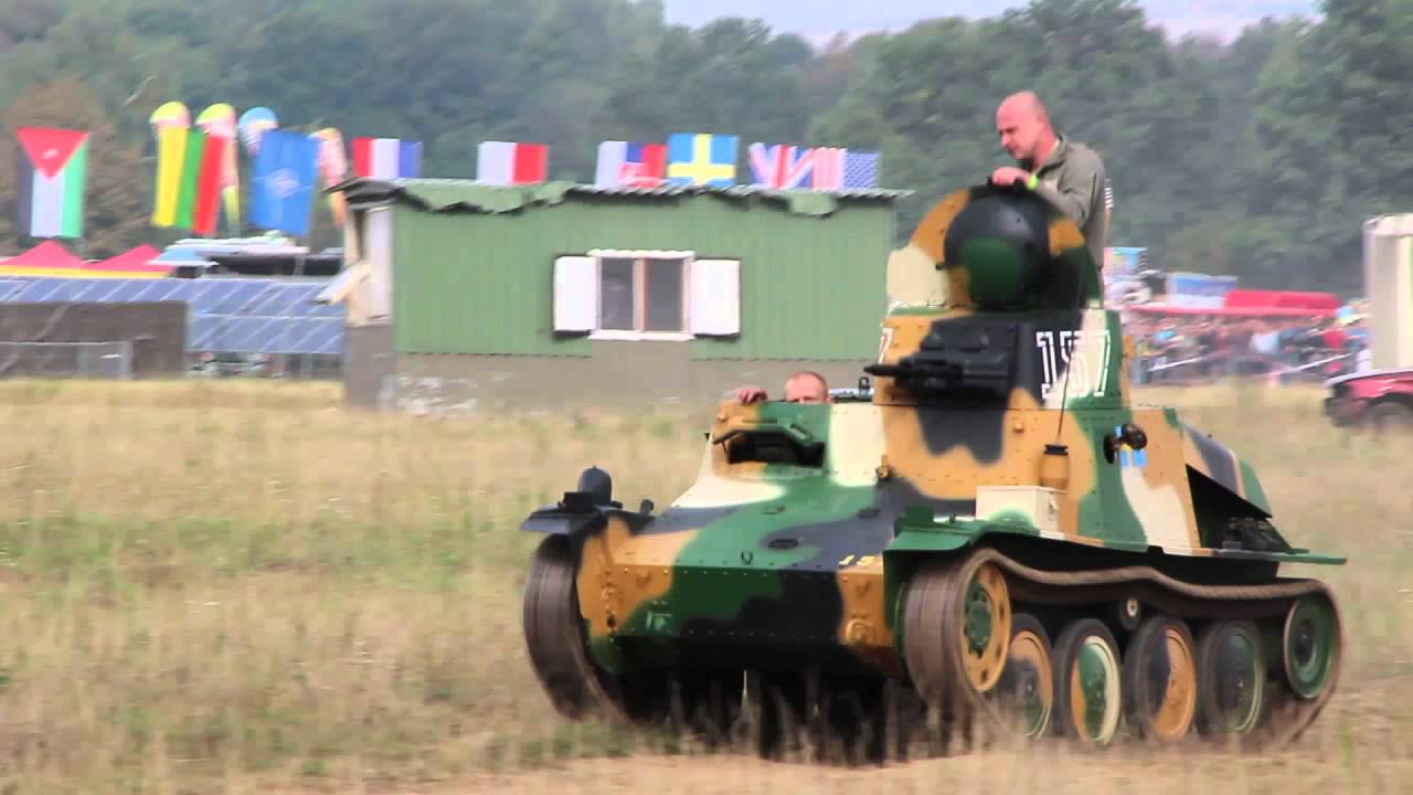 Tančík/Tankette Praga AH-IV-Sv (Dny NATO Days 2015) - YouTube