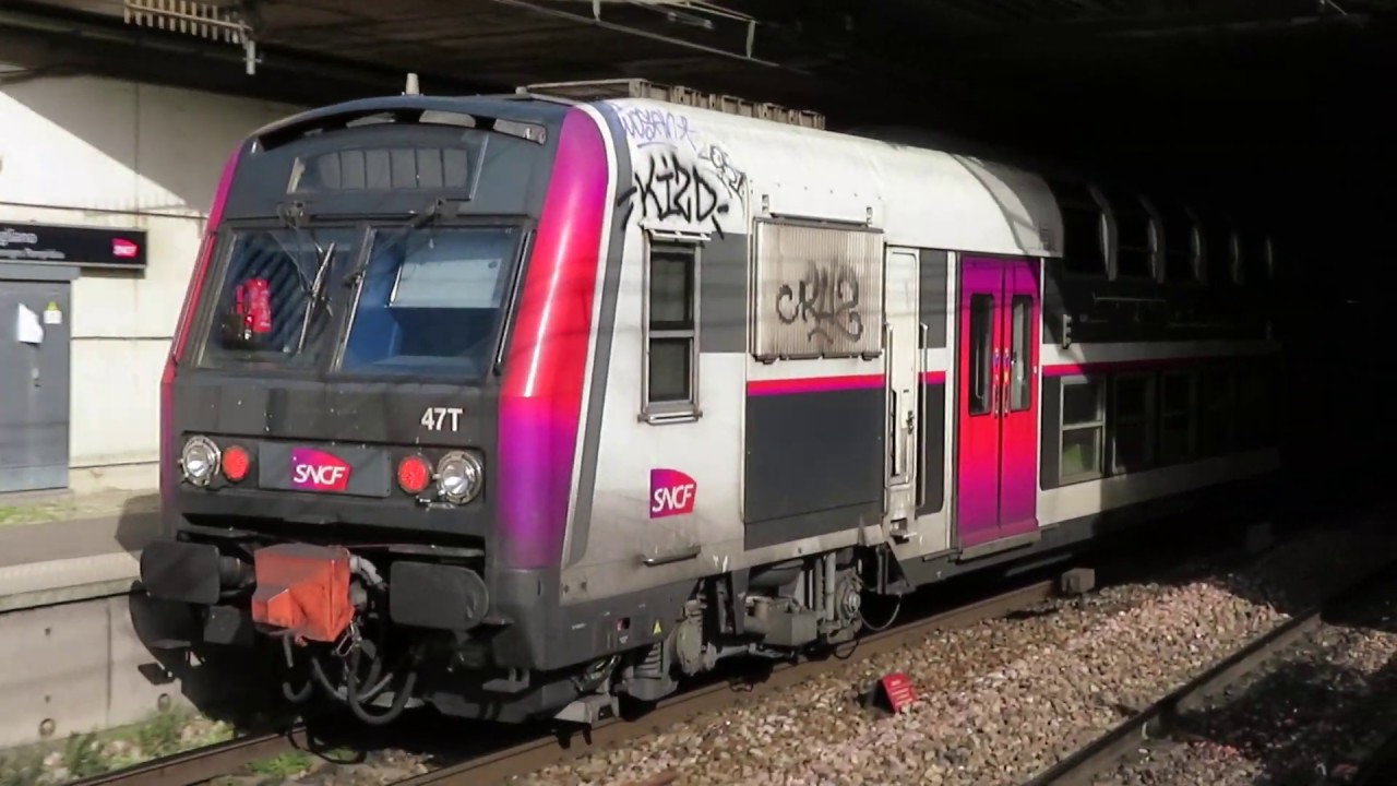 イル＝ド＝フランスRER C線Z5600系 ポン・デュ・ガリリアーノ駅到着 Île-de-France RER C Z 5600 train ...