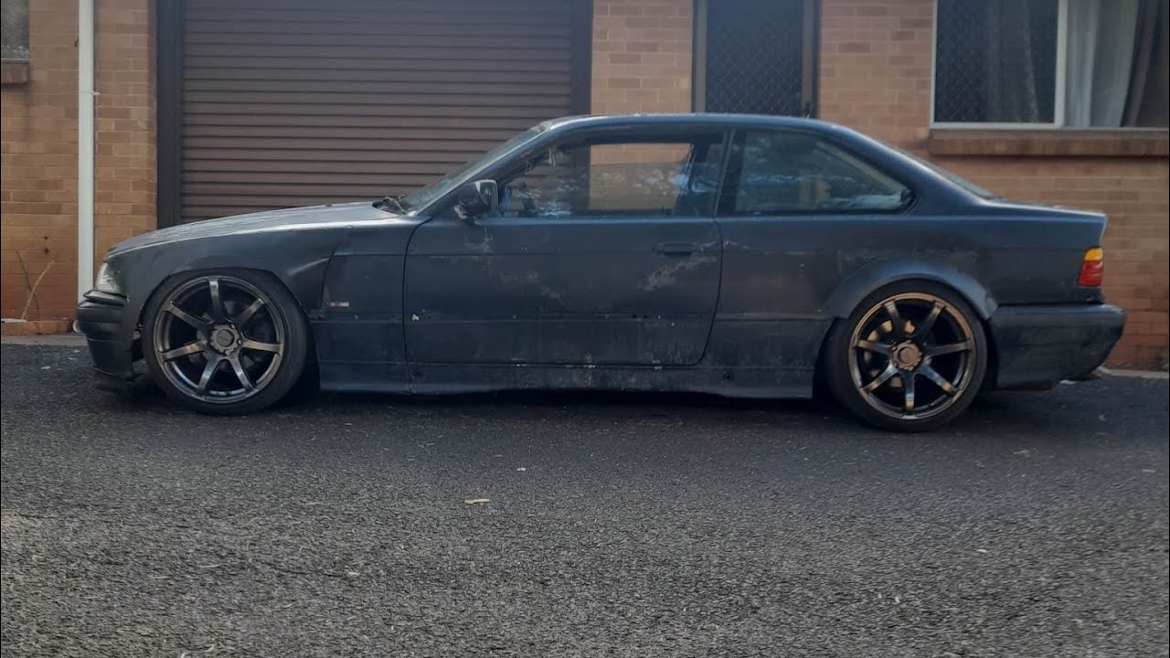 BMW E36 M44 burnout on break with gutter to gutter action!! - YouTube