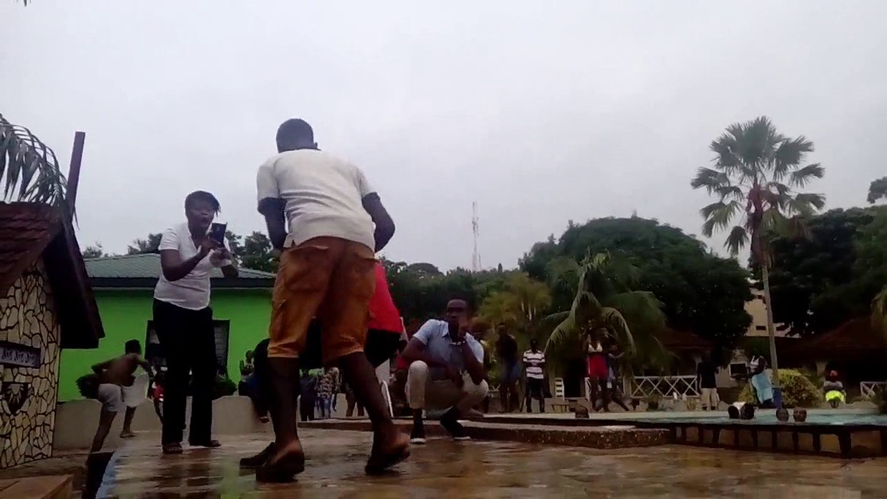 The three idiots dance - YouTube