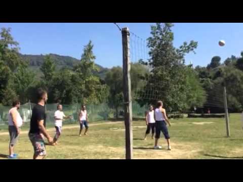 Karahisar köyü voleybol oynuyor