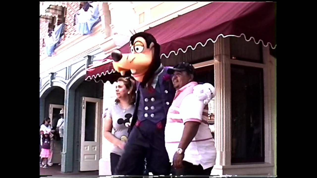 Goofy on Main Street USA - Disneyland - 2015 - YouTube