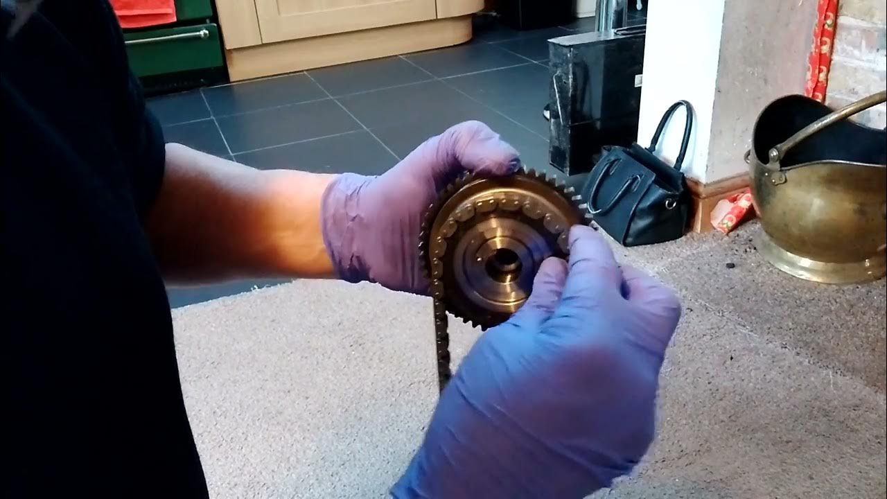 Nissan 350Z de secondary timing chains being fitted - YouTube