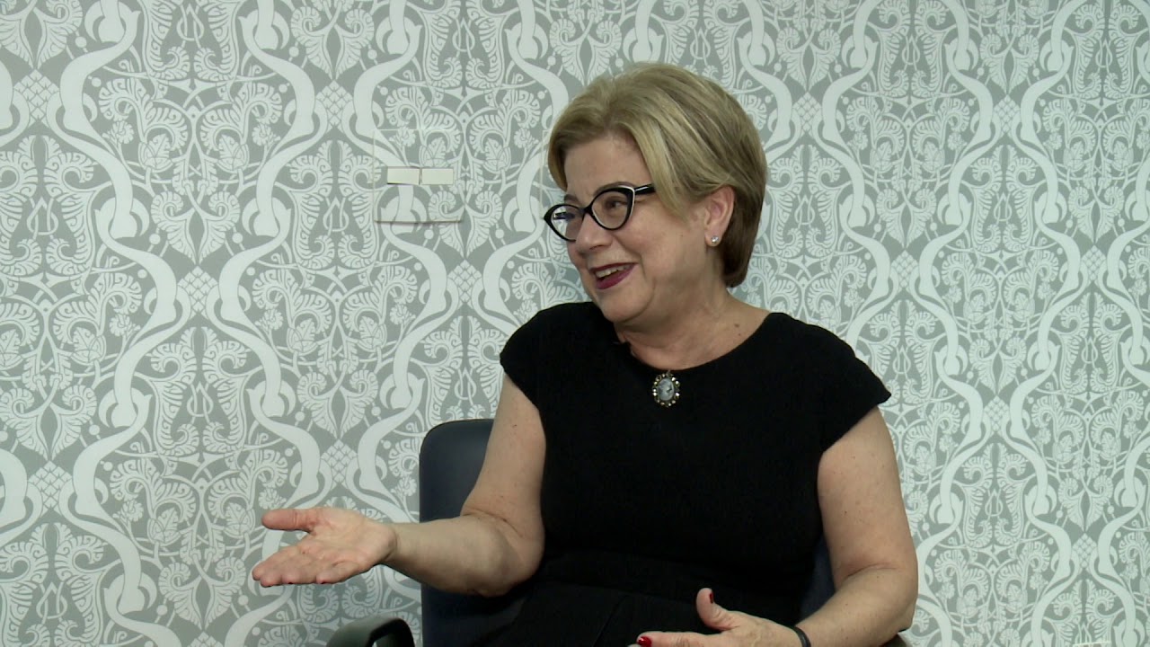 Psicanalista Silvia Lobo faz palestra e lança livro em Santos - YouTube
