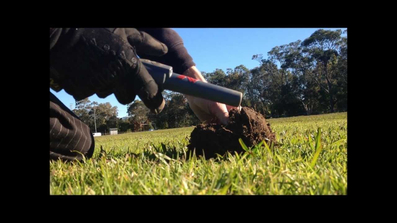 Dirt digging . metal detecting with john24gold - YouTube