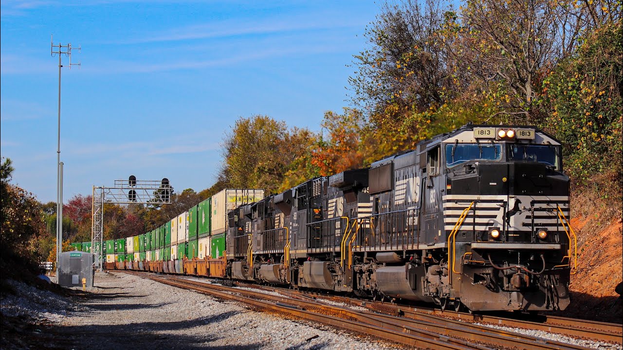 NS #1813 leads 28R w/ friendly crew! - YouTube