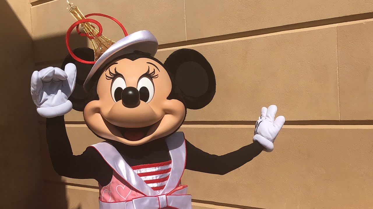 New Minnie Mouse Meet and Greet in Disneyland Paris! Place De Remy ...