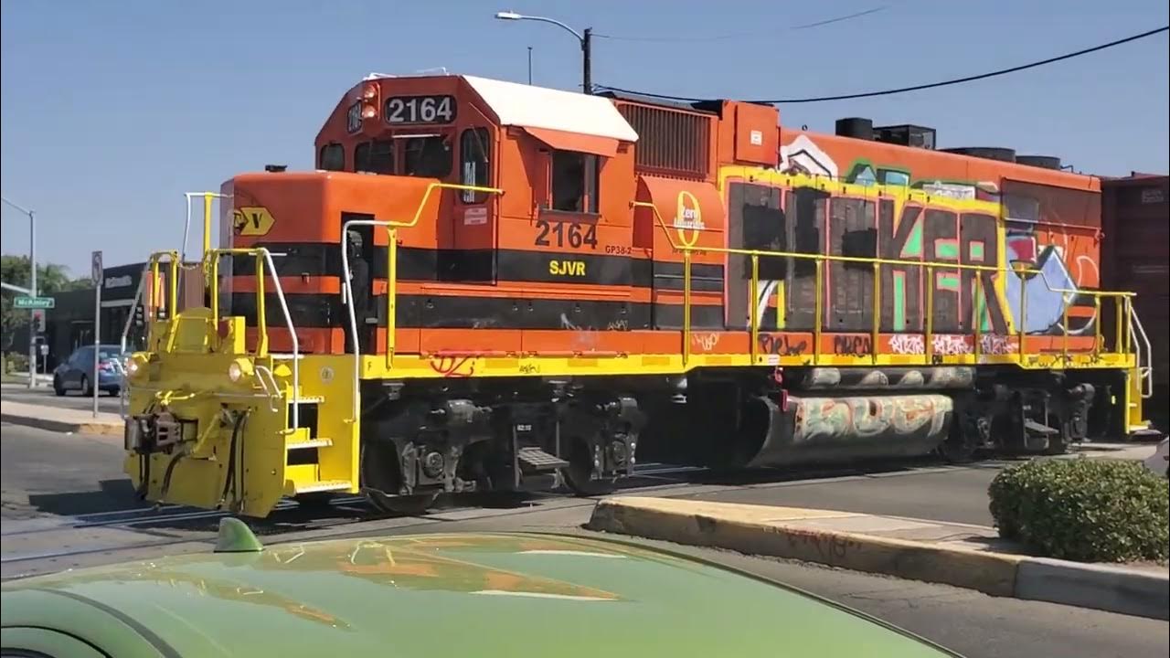 SJVR 2164 passing Chestnut Ave Fresno ca - YouTube