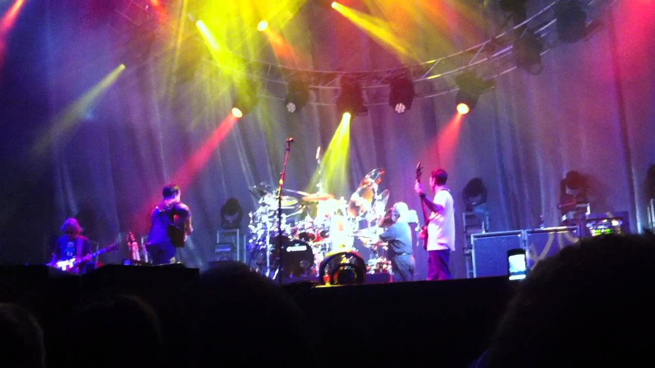 Dave Matthews Band "Halloween" (with Ants Marching tease) AC Caravan ...