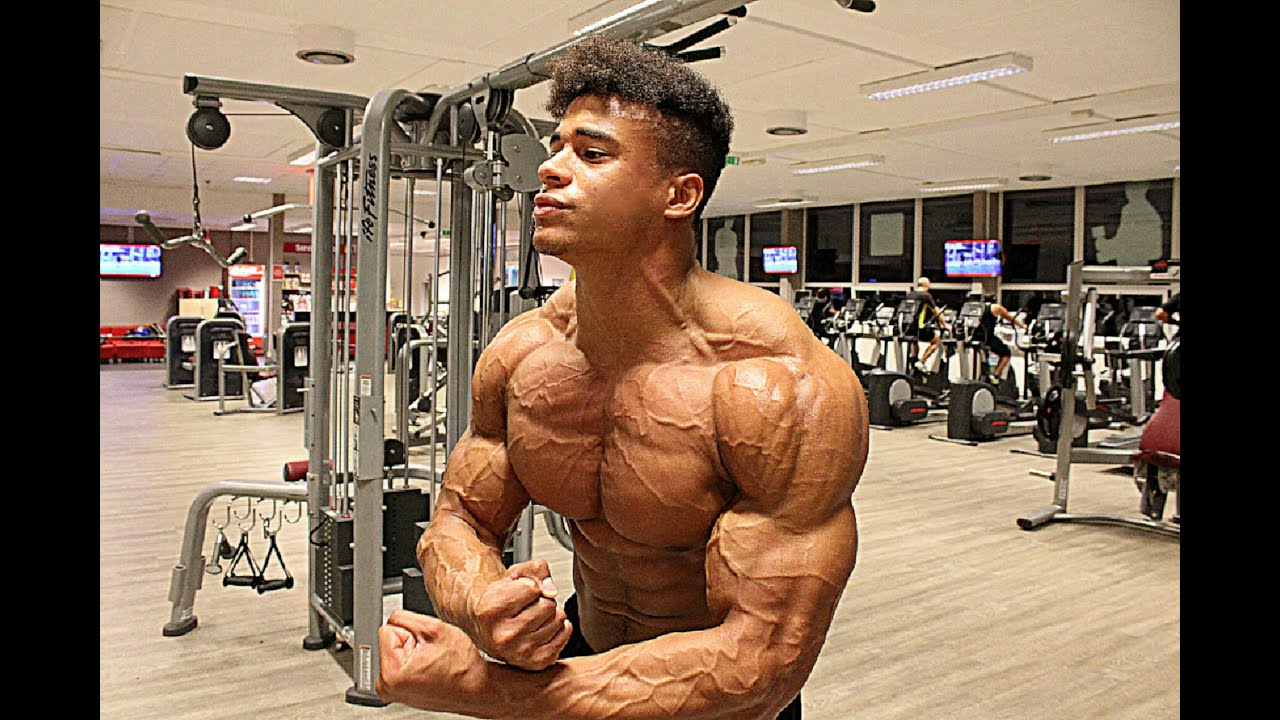 Massive Chest Workout with Musclemania Athlete Onome Egger - YouTube