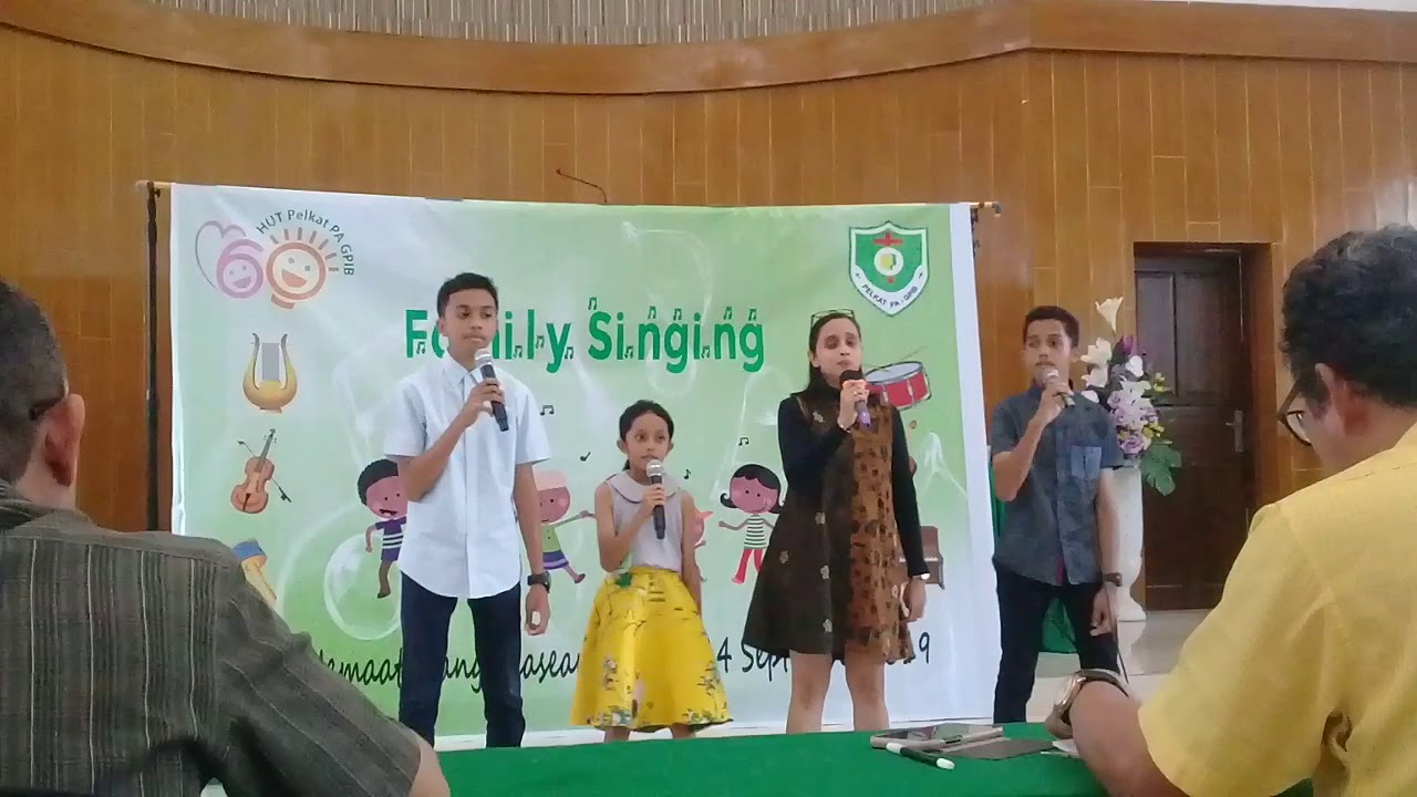 Juara 3 Lomba Family Singing : Adik Amanda Noya and Family - Di bawah ...