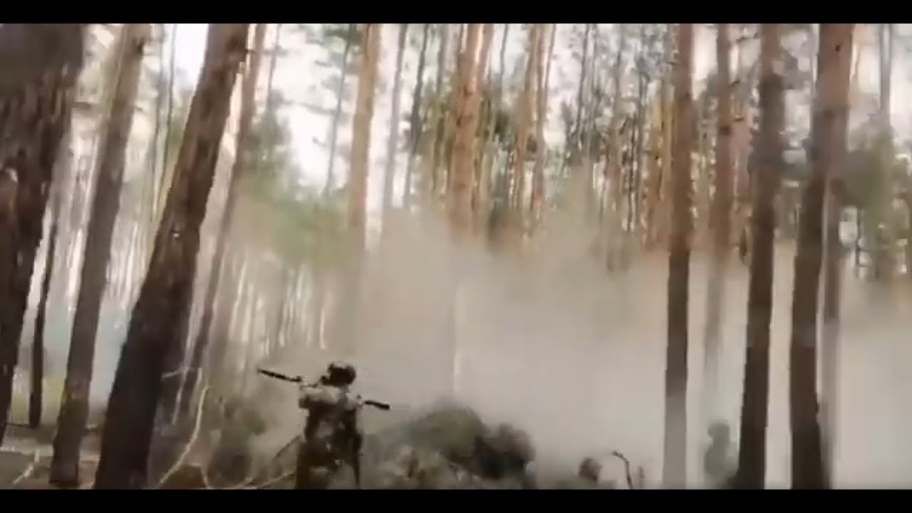 Ukraine Soldiers Close Intense Combat With Russian Soldiers - YouTube