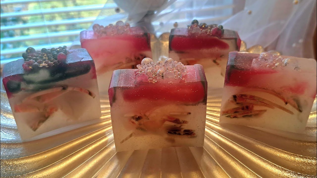 Christmas Baubles - Christmas Tree scented Melt and Pour soap bars ...