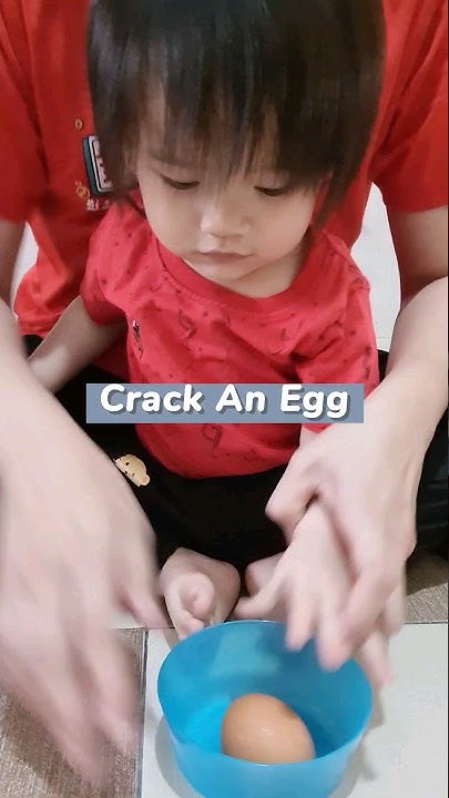 Teach my toddler how to crack an egg 🥚👶 #toddlercrackingeggchallange # ...