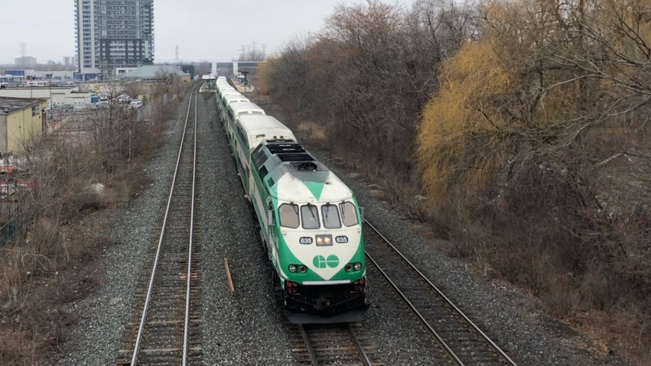 Go Train 635 (Nice Driver) Oakville subdivision - YouTube