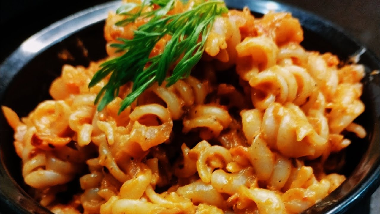 Red sauce pasta Restaurant style|| spicy red sauce pasta recipe with ...