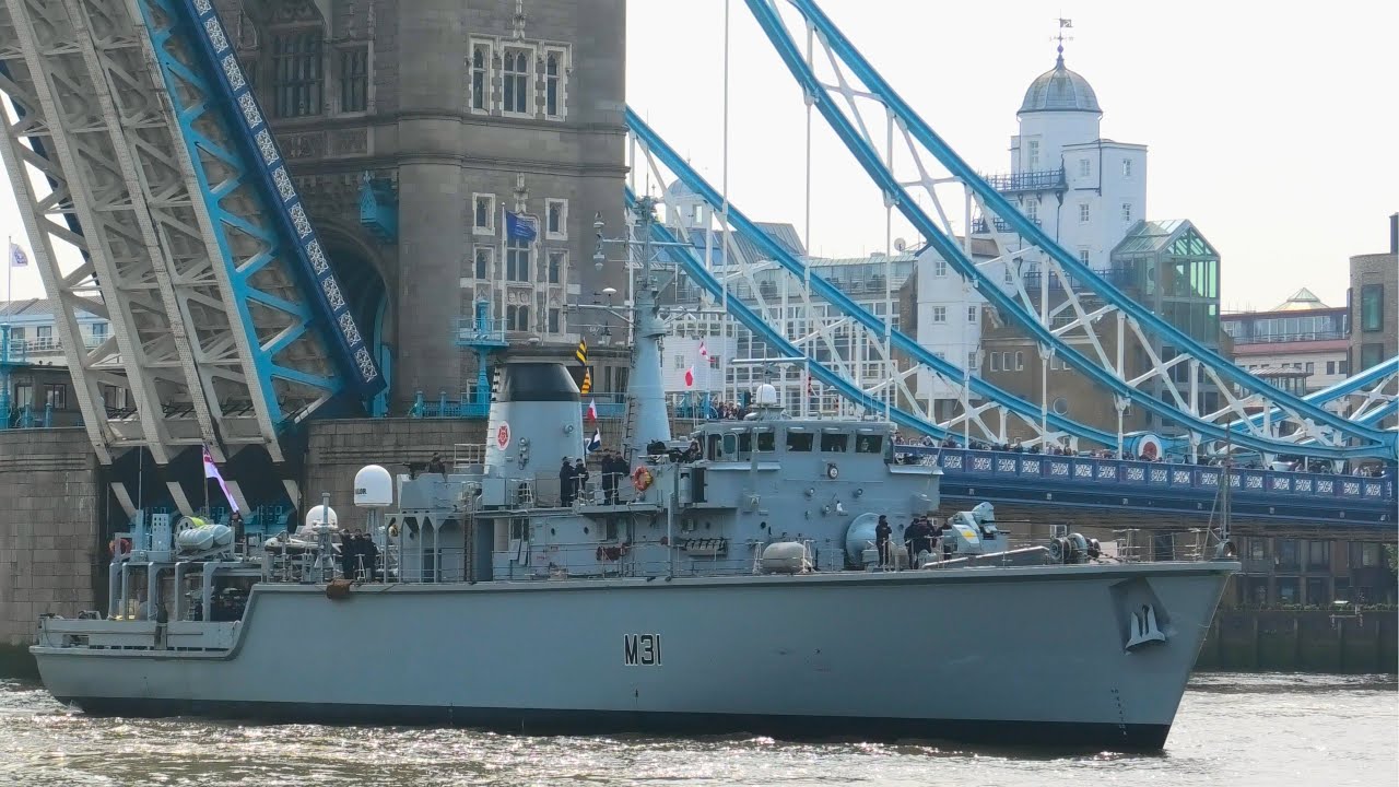 HMS CATTISTOCK arrives in LONDON - YouTube
