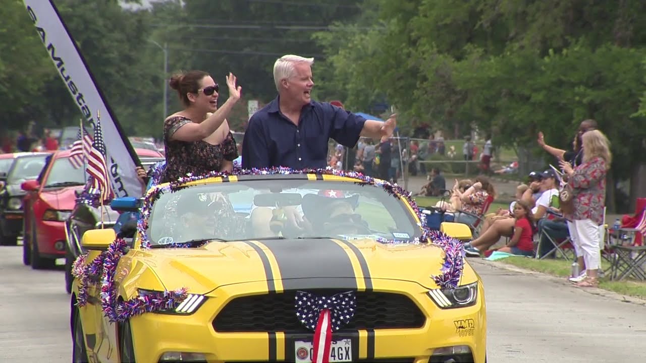 Leon Valley marks Fourth of July with parade, fireworks show - YouTube