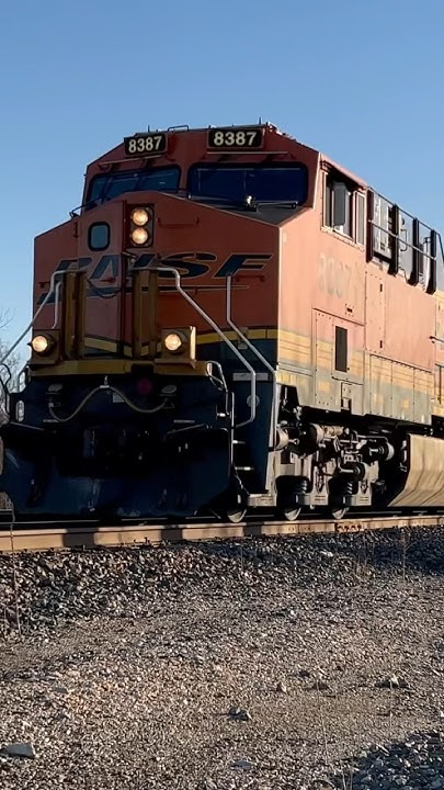 Fast BNSF Cargill feed train! #bnsf #train #bnsftrains #bnsfrailway - YouTube
