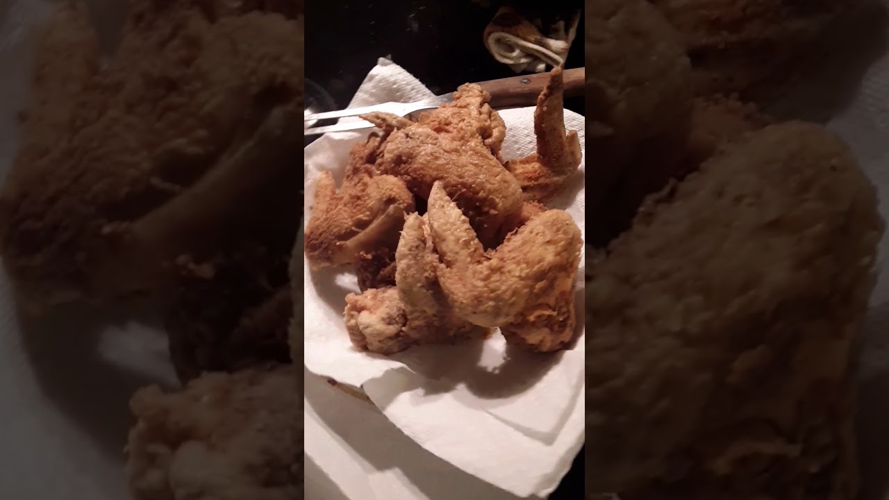 Hump day Wednesday with some fried chicken wings. That's what's Poppin ...