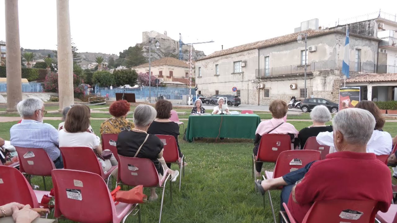 Roccella Jonica (RC): Incontro con la poetessa Marianna Coluccio - YouTube