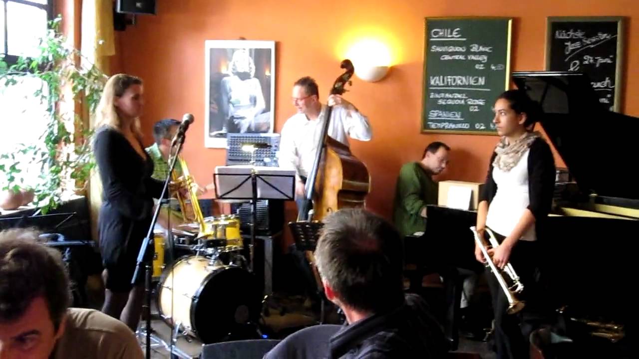 Sessionband feat. Susanne Riemer & Marie Tjong-Ayong - Autumn Leaves ...