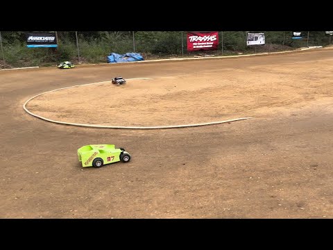 Mudboss dirt oval Rc racing!! - YouTube
