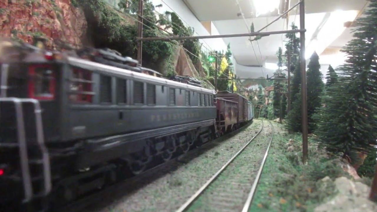 Great Northern Railway: PRR P5A boxcab electrics at Marias Pass - YouTube