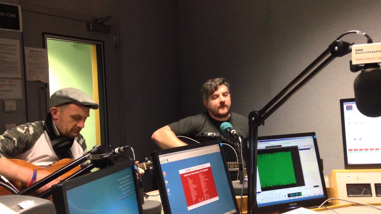 Ronan MacManus - Dead mans suit - YouTube