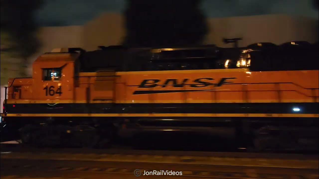 11/29/23 Pre: BNSF Rivera local 0111 passes Los Nietos/SFS with BNSF 164 RS3L leader - YouTube