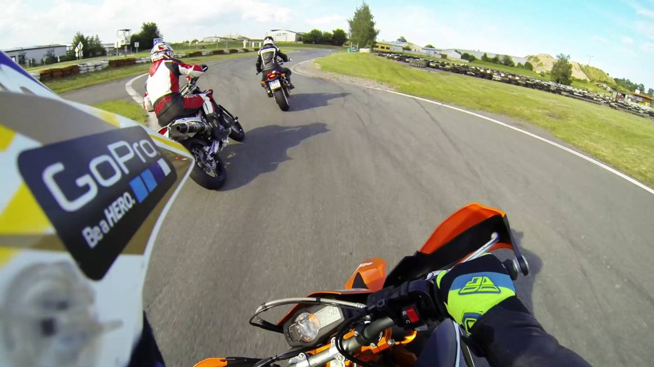 KTM SMC 690 R vs. HUSABERG FE 650 Vysoké Mýto RACE - YouTube