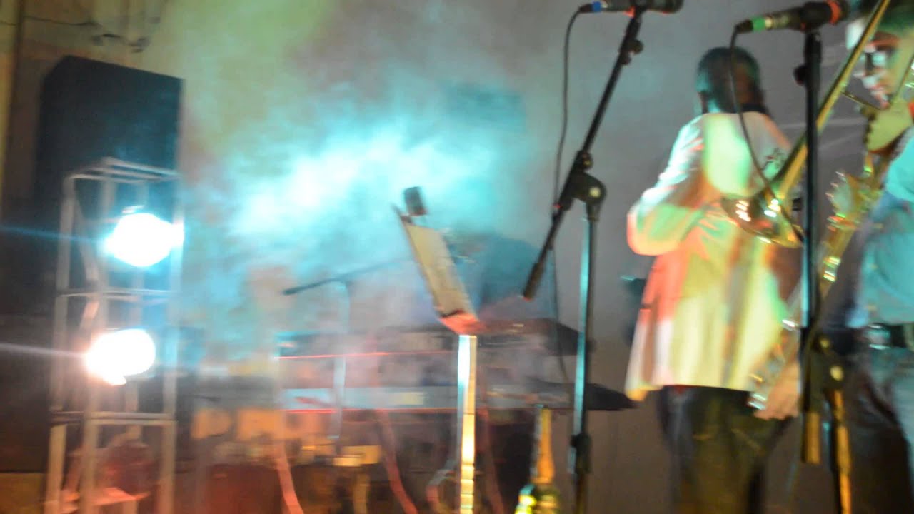 ALONSO Y SU PERLA---LAS AFLOJA - YouTube