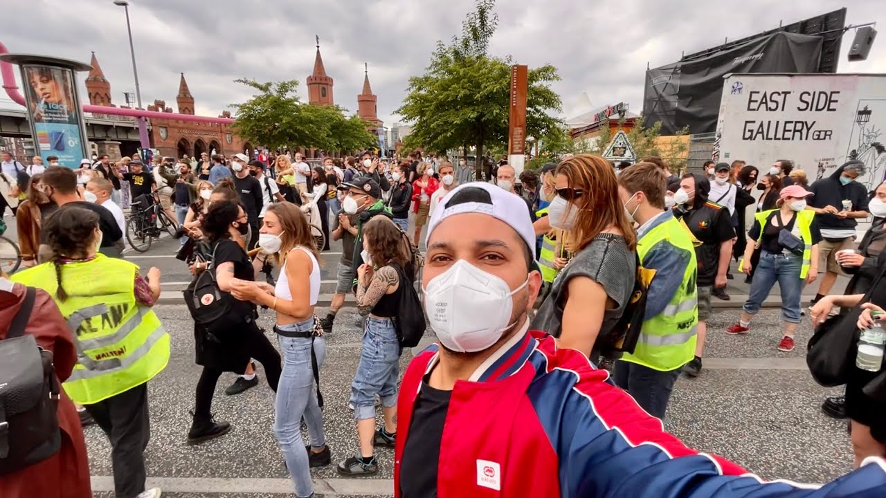 Party Demo | East Side Gallery Warschauer Straße | Berlin ...