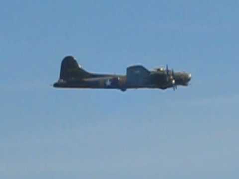 b 17 sally b @ eastbourne airshow 2016 - YouTube